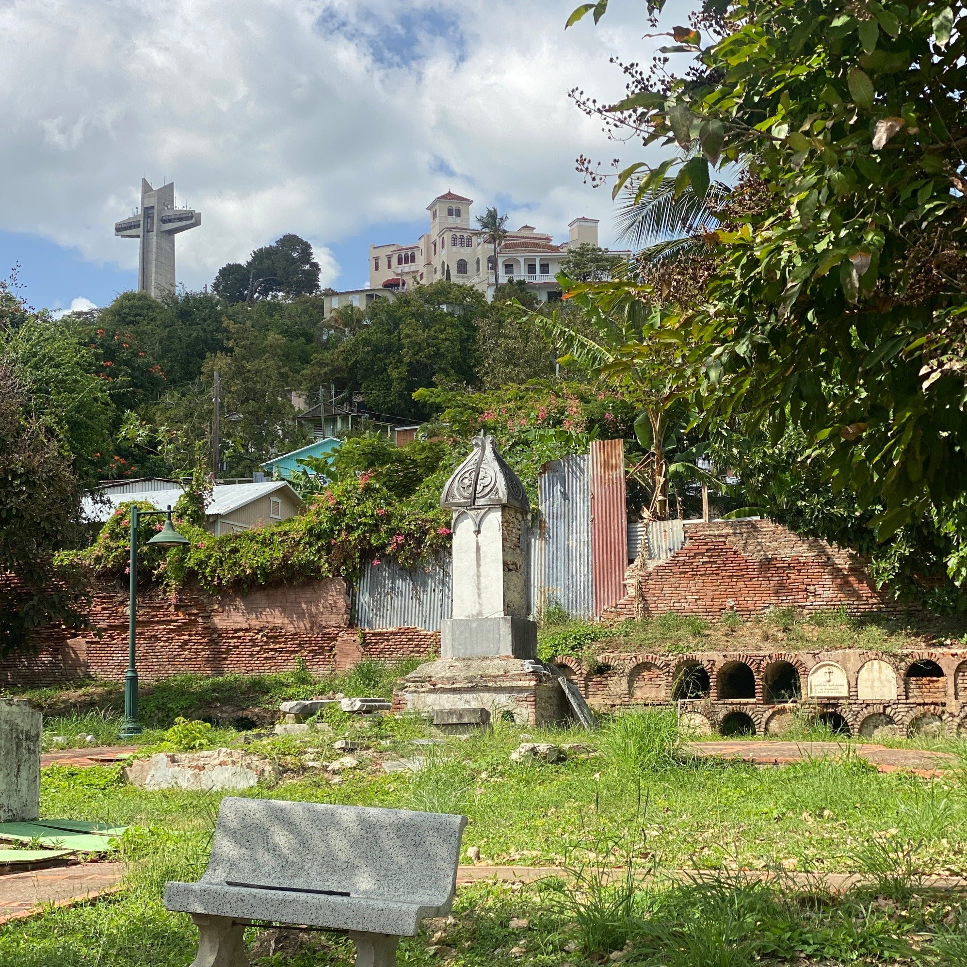 Ruta Cementerio Panteón Nacional - Isla Caribe Tours